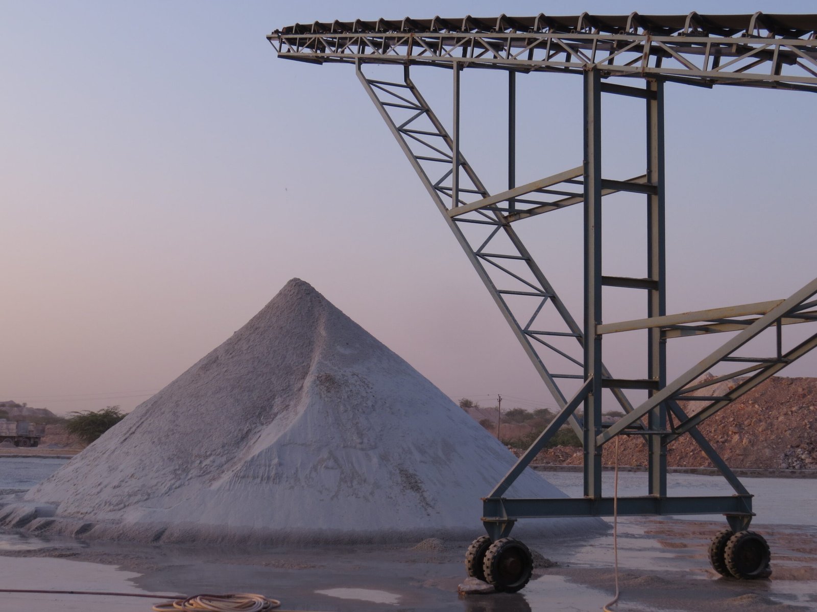 Silica Sand for Solar Glass Manufacturing | Technical Overview